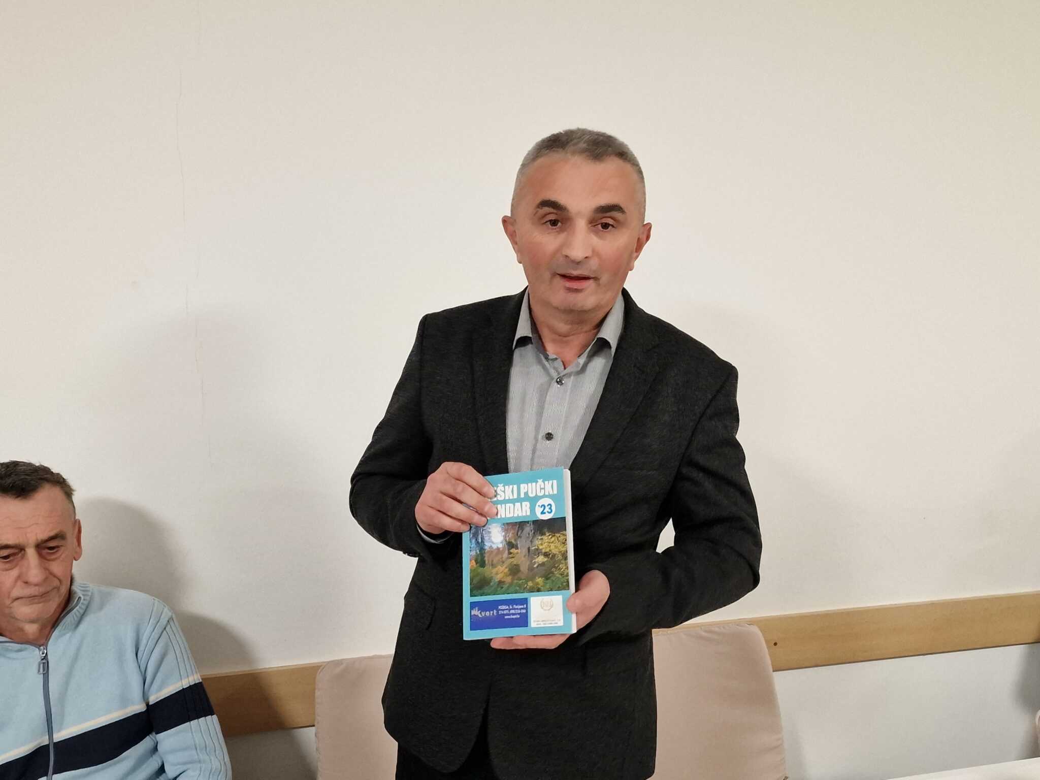 [FOTO] Jelenko Topić predstavio 31. Požeški pučki kalendar - Požeški.hr